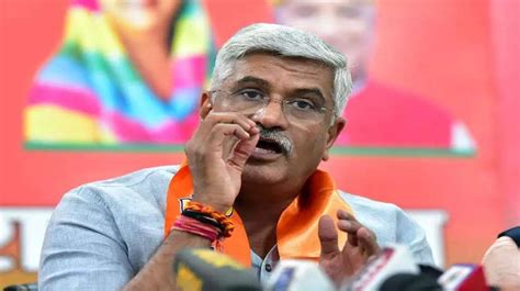 केंद्रीय जल शक्ति मंत्री ने कांग्रेस पर साधा निशाना कहाः सनातन को