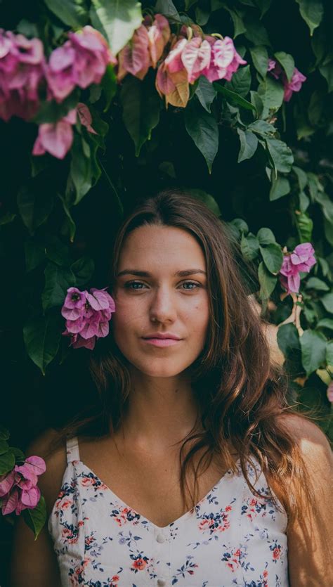 Nickey Bothma Photography Model Shoot Floral Flower Outdoor Moody Scene Green Leaves