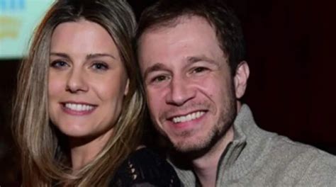 Esposa de Tiago Leifert mostra o barrigão de grávida prestes a dar à luz