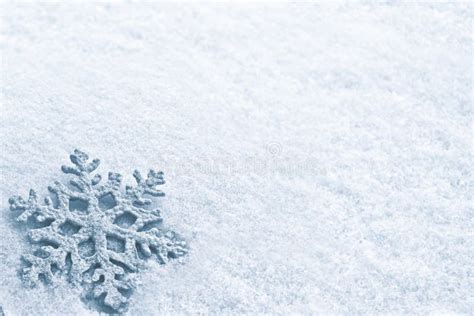 Witte Pluizige Sneeuwvlokken Op Sneeuw De Achtergrond Van Kerstmis