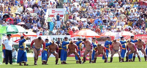 Ялгуусны харшийн орой Ардын хувьсгалын 94 жилийн ойн баяр наадмын Үндэсний бөхийн барилдаан