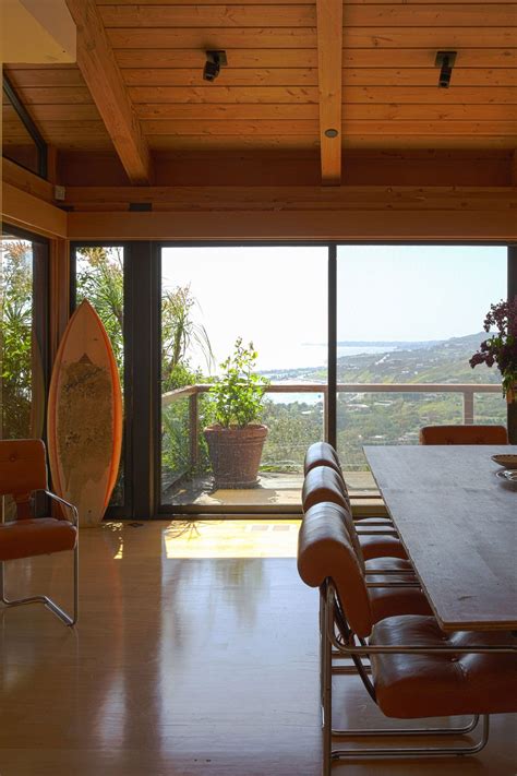 See How The Owners Of This Iconic Malibu Home Featured In A 1987 Ad