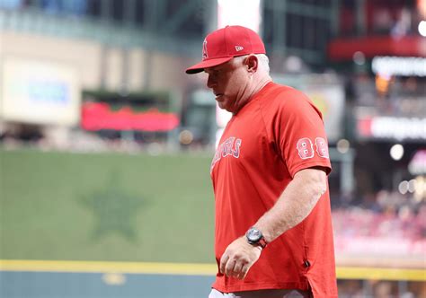 エンゼルスのネビン監督が退場処分 ストライク判定に激高 球審に抗議 Mlb写真ニュース 日刊スポーツ