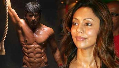 Shah Rukhs Eight Pack Looks Fabulous Gauri India Forums