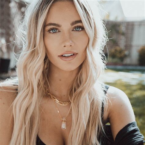 Quartz Crystal Necklace Set Blonde Hair Girl Blonde Beauty Blue Hair