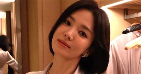 송혜교 목걸이보다 빛나는 미모…가운만 입어도 넘치는 우아함