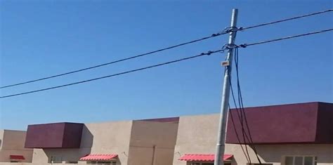 محاولة انتحار شاب على أعمدة الكهرباء تثير سخرية السودانيين صورة وفيديو