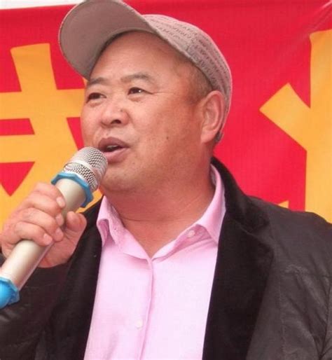 趙本山捧紅，始終不拜師，如今娶小29歲嬌妻，低調恩愛還當了導演 每日頭條