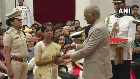 Wife Of Martyred Odia Crpf Jawaan Receives Kirti Chakra From Prez