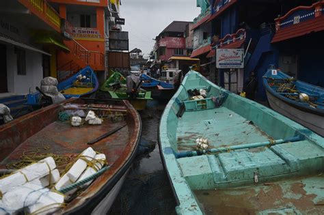 Cyclone Mandous Live 4 Killed 181 Residences Broken In Tamil Nadu
