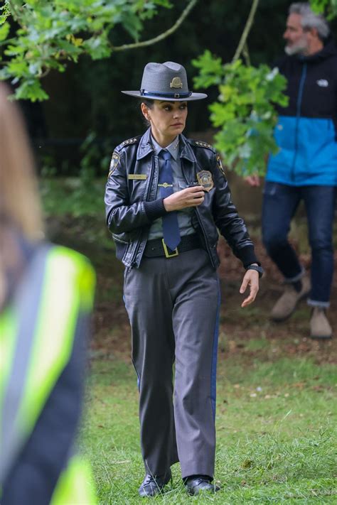 Mila Kunis At A Police Officer Filming Knives Out Movie In Epping 0612