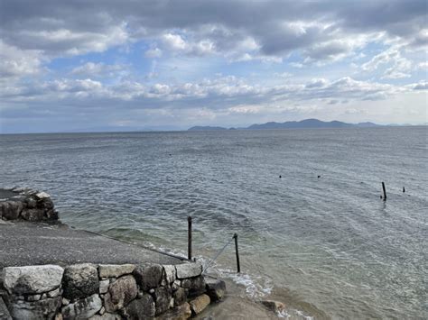 ちょっと大型案件ですが・・琵琶湖浜付き保養所・桟橋付き（マリーナ運営許可付）・敷地約5 400坪・これは 大手の企業様向けと思いますが 個人で