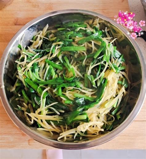 【土豆丝炒韭菜的做法步骤图，怎么做好吃】莱沫下厨房