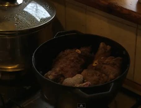 Pelik Lelaki Ini Gemar Makan Bangkai Haiwan Zamrispoon