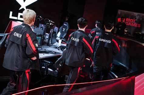 Lck T1 Y Geng Hacen Su Debut En Los Playoffs De Primavera