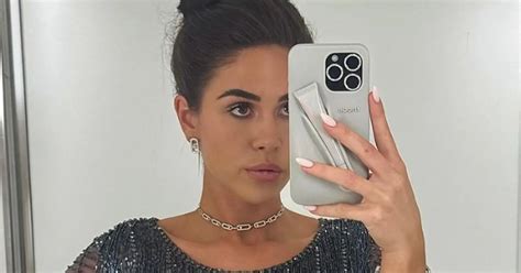 Sarah Puttemans Verbaast Fans Met Zomerse Outfit Wow Fotos Zita