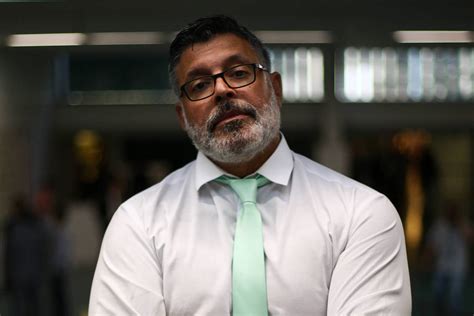 F5 Celebridades Alexandre Frota revela que já beijou homens várias
