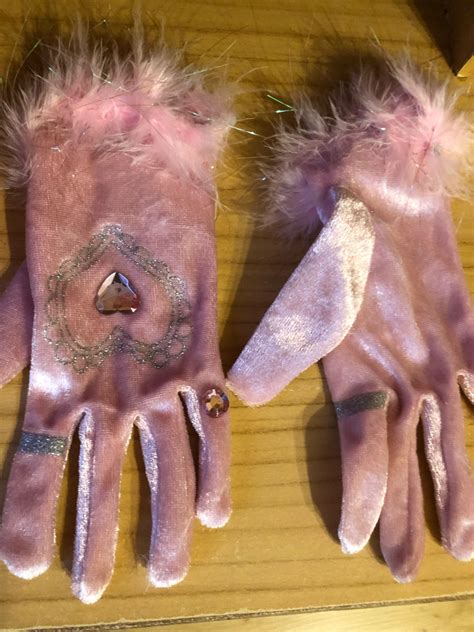 Продам карнавальные костюмы б у Франция для детей 6 9 лет