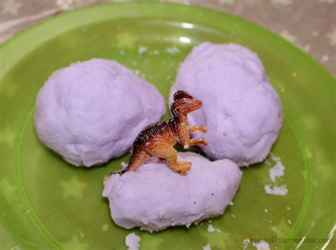 Hatching Fizzy Dinosaur Eggs Science Activity Dinosaurios