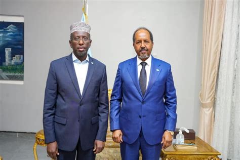 Madaxweyne Xasan Sheekh Oo Qaabilay Madaxweynihii Hore Ee Dalka Shariif