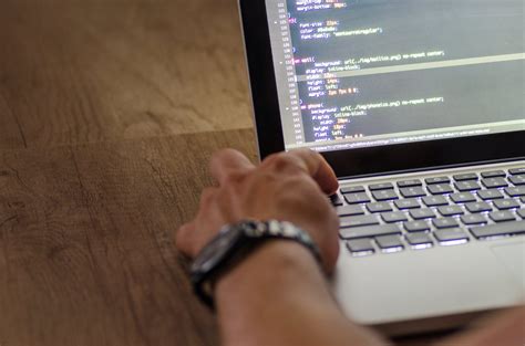 consejos y rutas de aprendizaje para ser un buen programador digital
