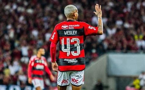 Jornalista Dispara Contra O Lateral Wesley Do Flamengo Perna De Pau