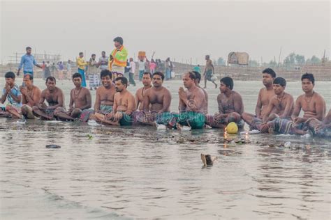 Dublar Char Bangladesh November 14 2016 Hindu Devotees Praying
