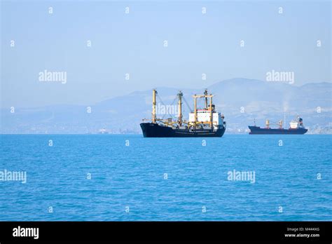 Cargo Ship Tugboat In Port Hi Res Stock Photography And Images Alamy