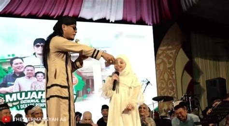 Potret Keluarga Anang Ashanty Di Pesantren Gus Miftah