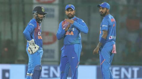 Rohit Sharmas Hilarious Gesture To Skip Drs Sends Netizens Into A Frenzy