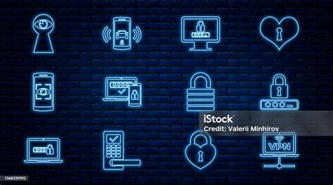 설정 라인 Vpn 컴퓨터 네트워크 암호 보호 암호와 모니터 두 단계 인증 모바일 및 눈 스캔 키홀 잠금 및 스마트 자동차 경보 시스템 아이콘 벡터 Vpn에 대한 스톡 벡터