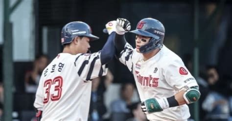 데뷔 첫 연타석 홈런 윤동희 김진욱 삼진 8개 완벽투 롯데 키움에 9 2 완승