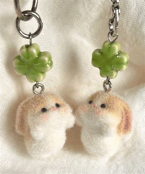 🍀행운가득🍀[made]클로버인절미토끼 행운키링 우정 커플템 2type 에이블리