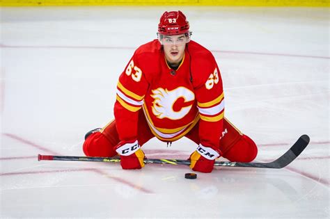 Flames Adam Ruzicka Signs Two Year Contract Field Level Media