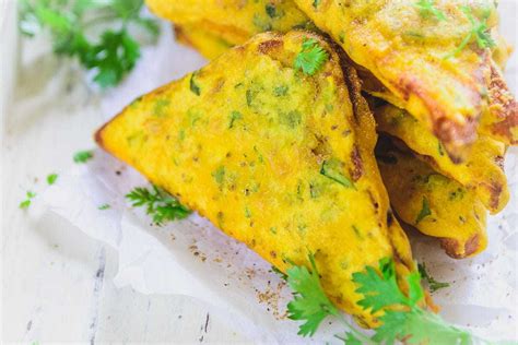 Punjabi Bread Pakora Recipe With And Without Stuffing Whiskaffair