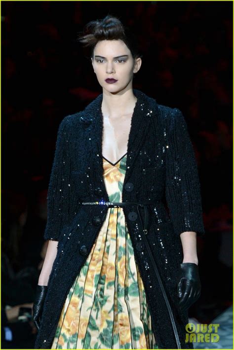 Kendall Jenner Rocks Pale Look For Marc Jacobs Nyfw Runway Photo