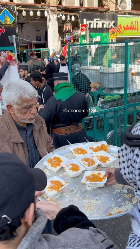 Mohammed R ‎توزيع هندوانه خنك و خوشمزه 😋 در گرماى 60 درجه اى