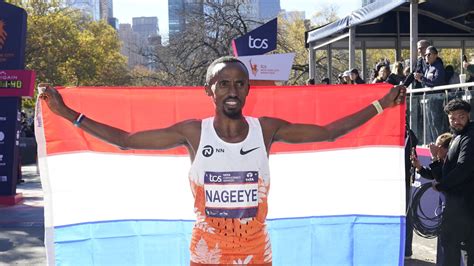 Abdi Nageeye Plant Zijn Vlag In New York Fysieke Hinder Nekt Bashir