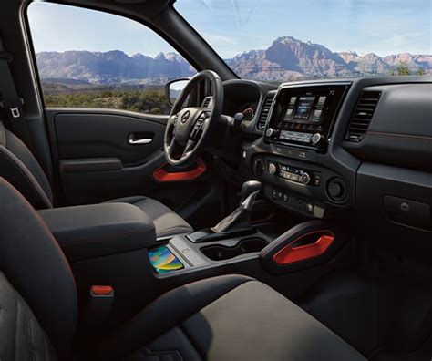 Galería de la Nissan Frontier 2024 Fotos del interior y opciones de