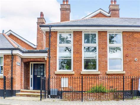 Kensington Way Brentwood Essex 2 Bed House £355 000