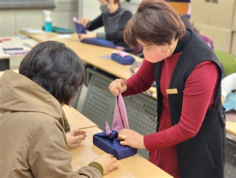 해운대구 재송2동 통장협의회 김민재 통장 재송2동에 이웃돕기 성금 전달 부산의 대표 정론지 국제신문