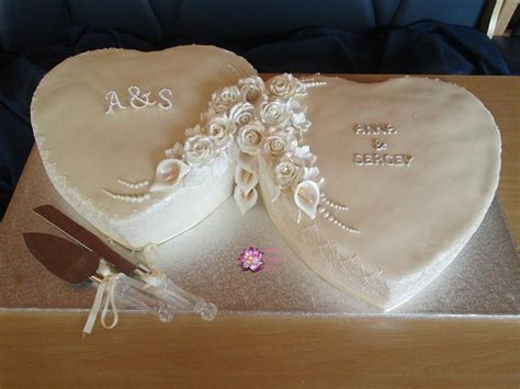 Heart Wedding Cake Decorated Cake By Mary Yogeswaran CakesDecor