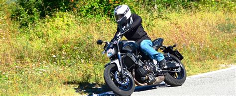 PROVA YAMAHA MT La Naked Bicilidrica Da Cc Per CV Una Moto Divertente Dotata Di Un