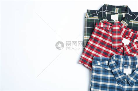 平躺白色背景的衬衫复制空间高清图片下载 正版图片504222156 摄图网