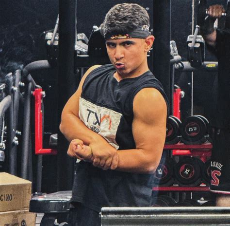 فیگور خاص پسر هادی چوپان؛ پسر کو ندارد نشان از پدر عکس همشهری آنلاین