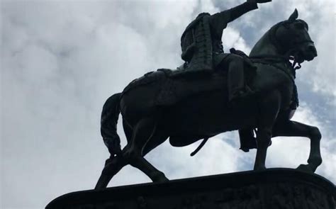 Znate Li U Kom Pravcu Pokazuje Knez Mihailo Prstom Gradski Magazin