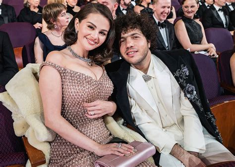 Selena Gomez Remata Un Anillo Inspirado En Benny Blanco De 3k A Solo