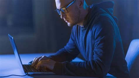 Un Salarié Se Fait Passer Pour Un Hacker Et Tente Dextorquer Son Patron