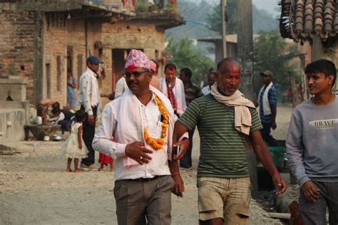 चुनाव जितेपछि मतदातालाई धन्यवाद दिन घरदैलोमा लामिछाने