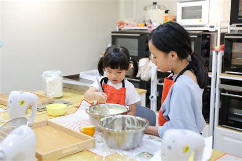台北親子烘焙課程推薦 Cook玩藝 X 手作空間 香橙水果卷 親子友善diy手作教室 奇奇一起玩樂趣